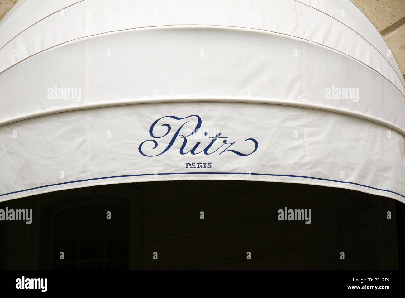 Ritz paris entrance hi-res stock photography and images - Alamy