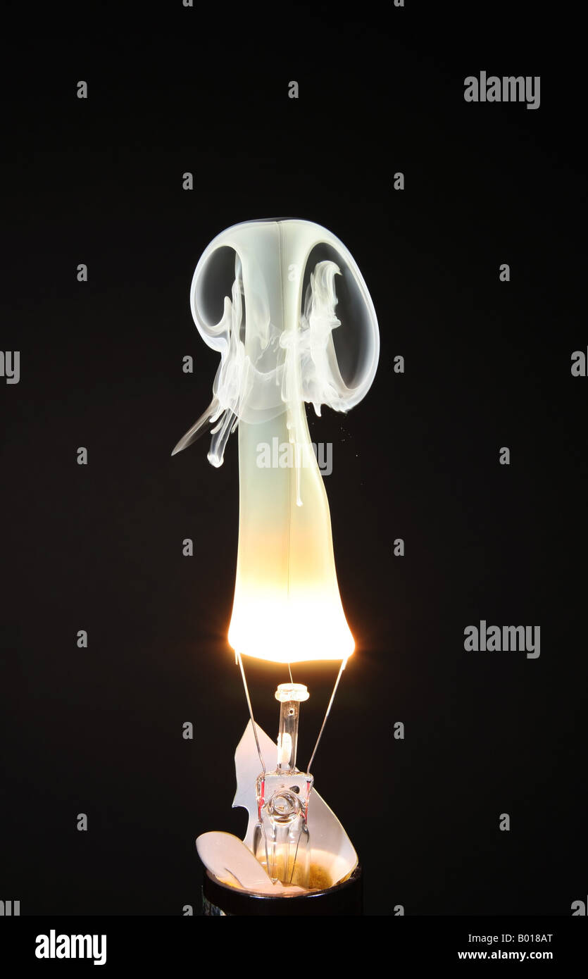 Broken lightbulb hi-res stock photography and images - Alamy