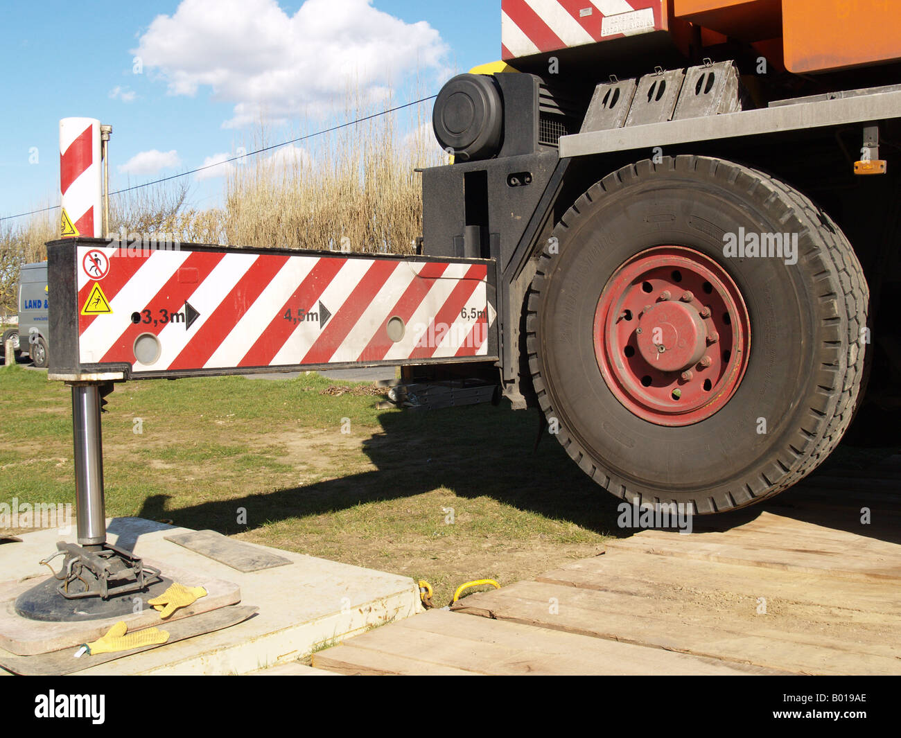 wheel crane wooden hydraulic plinth platform raised Stock Photo - Alamy