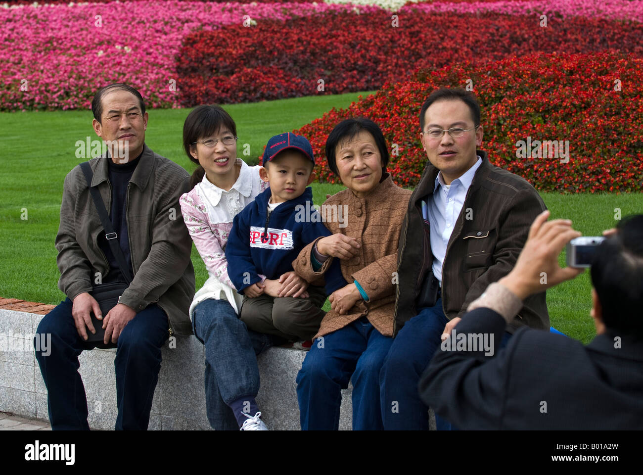 Dads east asia elder hi-res stock photography and images - Alamy