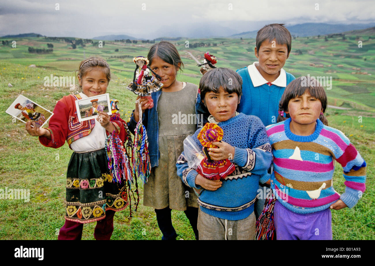 Quechua children hi-res stock photography and images - Alamy