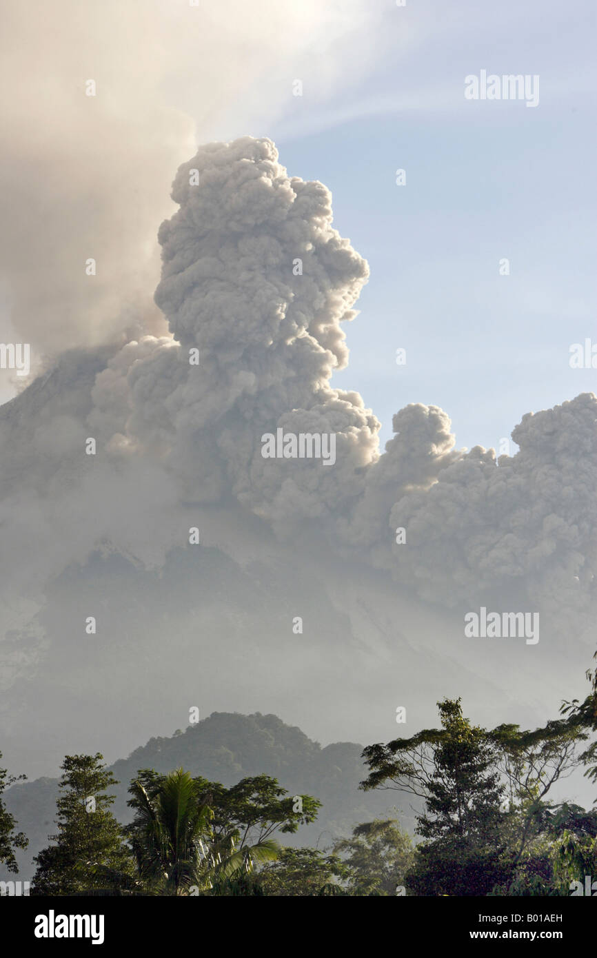 The active volcano Gunung Merapi on Java, Indonesia Stock Photo - Alamy