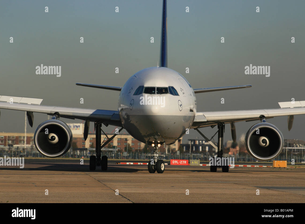 A300 airbus hi-res stock photography and images - Alamy