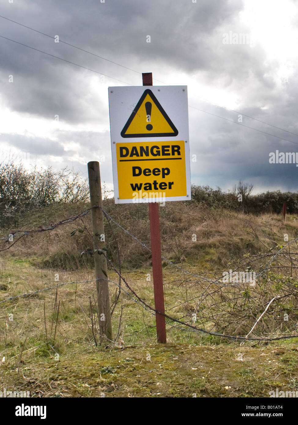 Deep water warning sign hi-res stock photography and images - Alamy