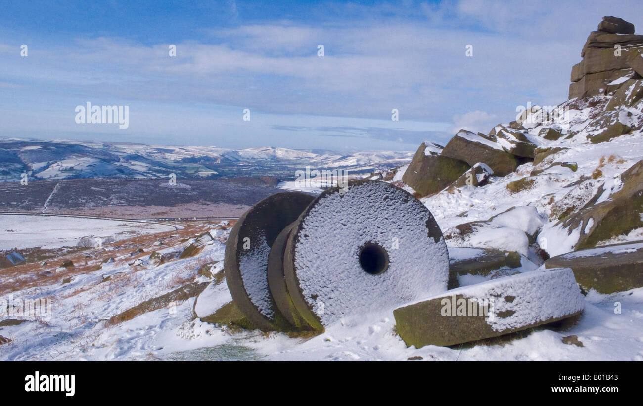 Stanage edge winter millstones hi-res stock photography and images - Alamy