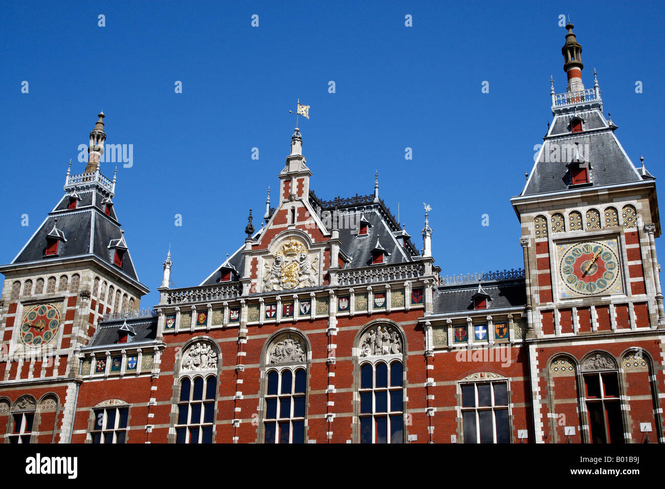 Amsterdam centraal exterior hi-res stock photography and images - Alamy