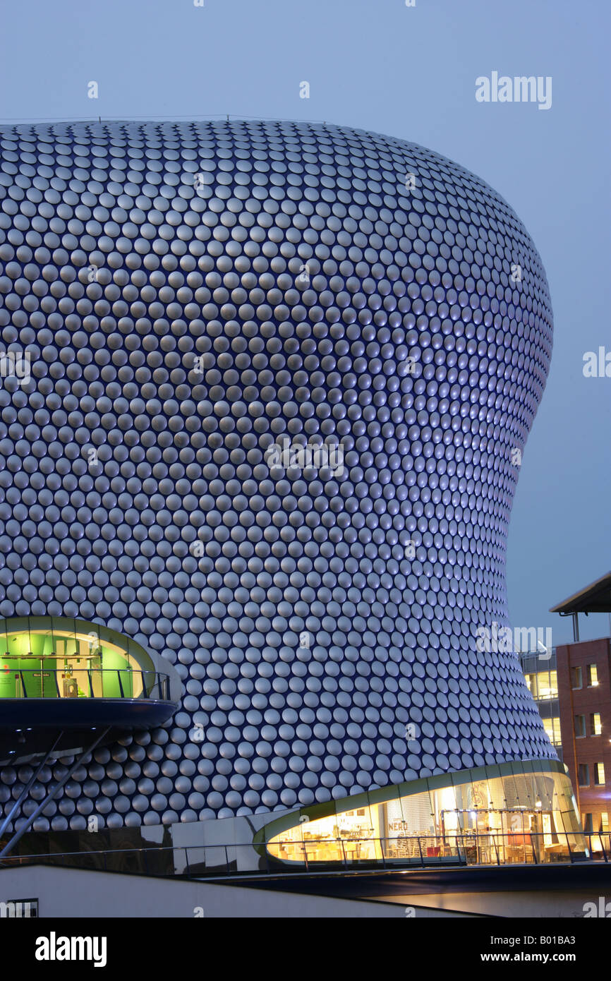 City of Birmingham, England. Night view of the St Martin’s Square ...