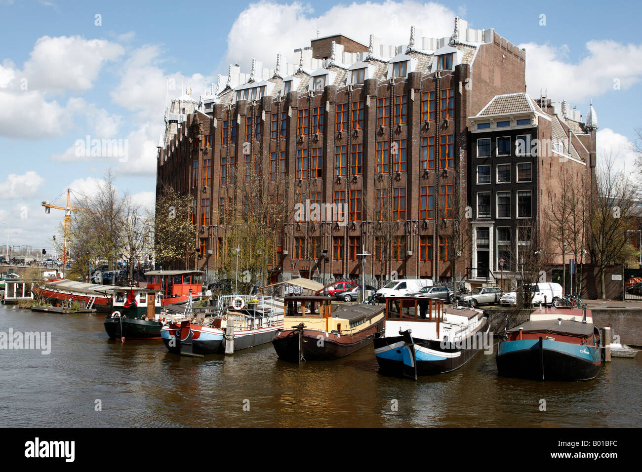Houseboat barge amsterdam canal holland hi-res stock photography and ...