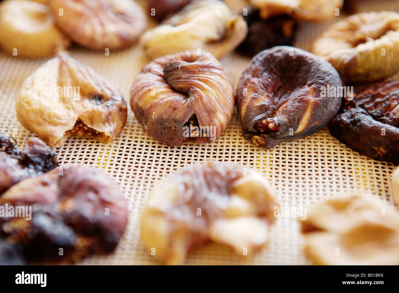 ripe figs layed out for drying Stock Photo - Alamy