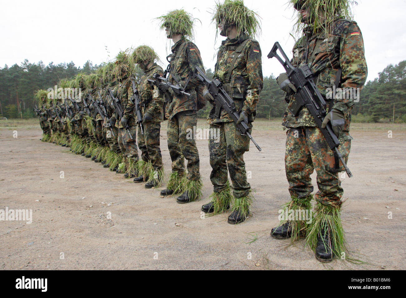 Field exercise during the basic training of Bundeswehr recruits ...