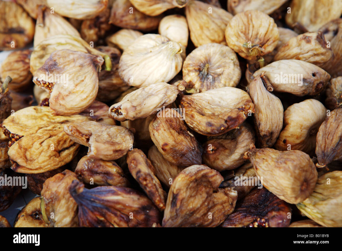 ripe figs layed out for drying Stock Photo - Alamy