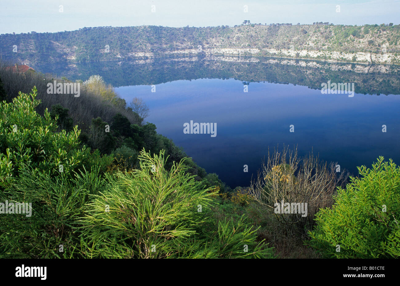 Blue lake mt gambier hi-res stock photography and images - Alamy
