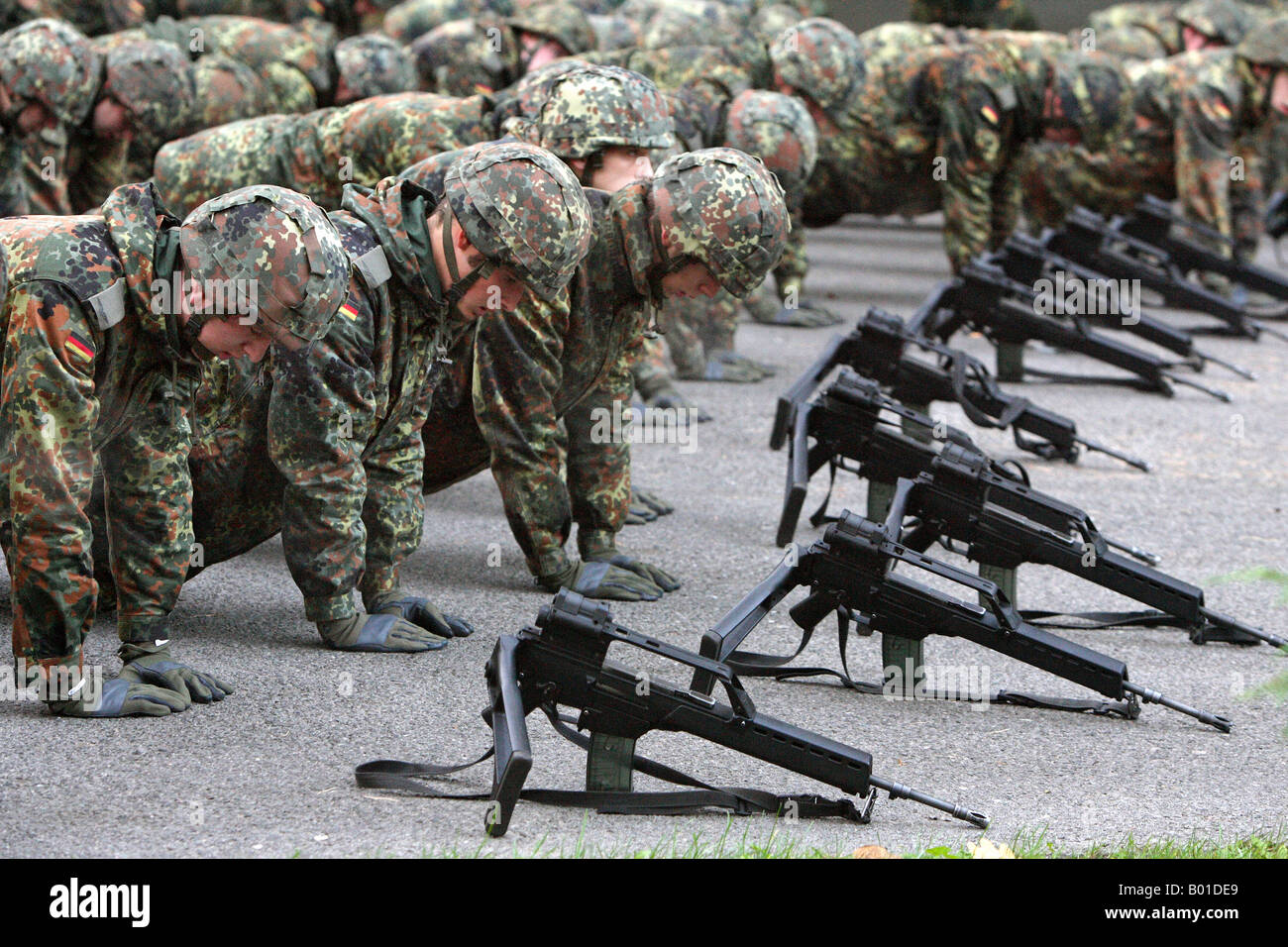 Field exercise during the basic training of Bundeswehr recruits ...