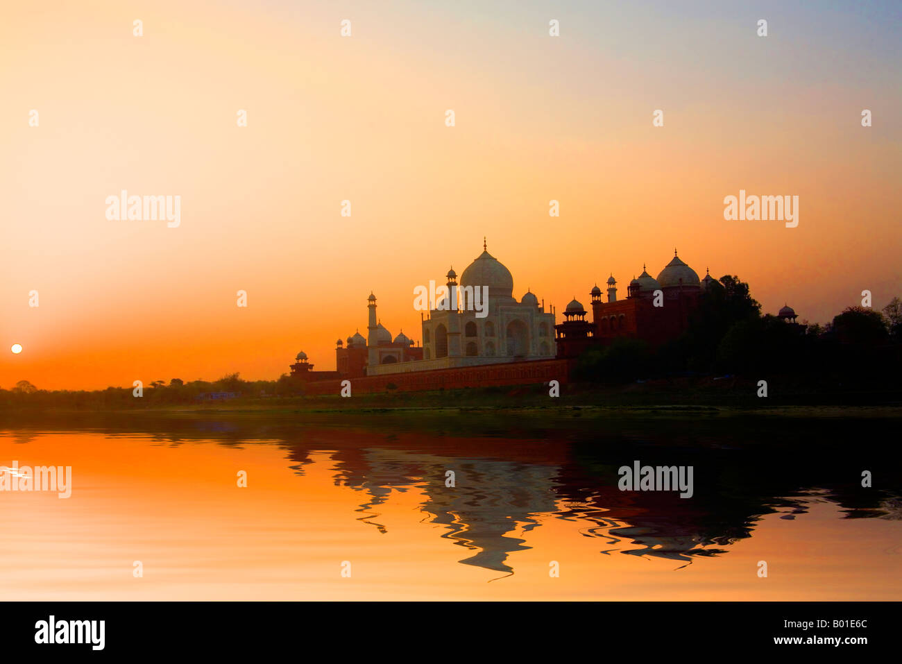 Taj Mahal Sunrise, Agra, India Stock Photo - Alamy