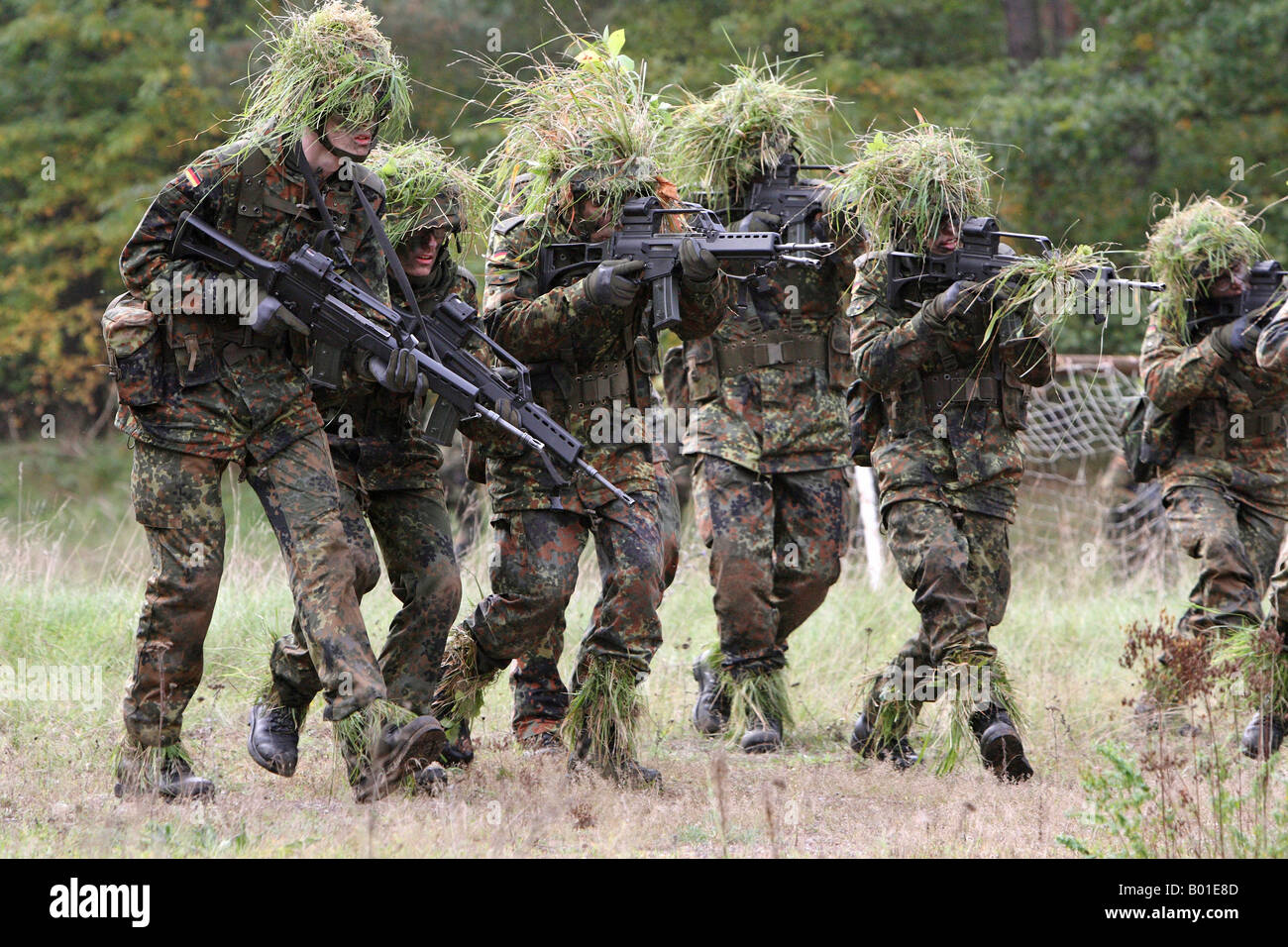 Field exercise during the basic training of Bundeswehr recruits ...