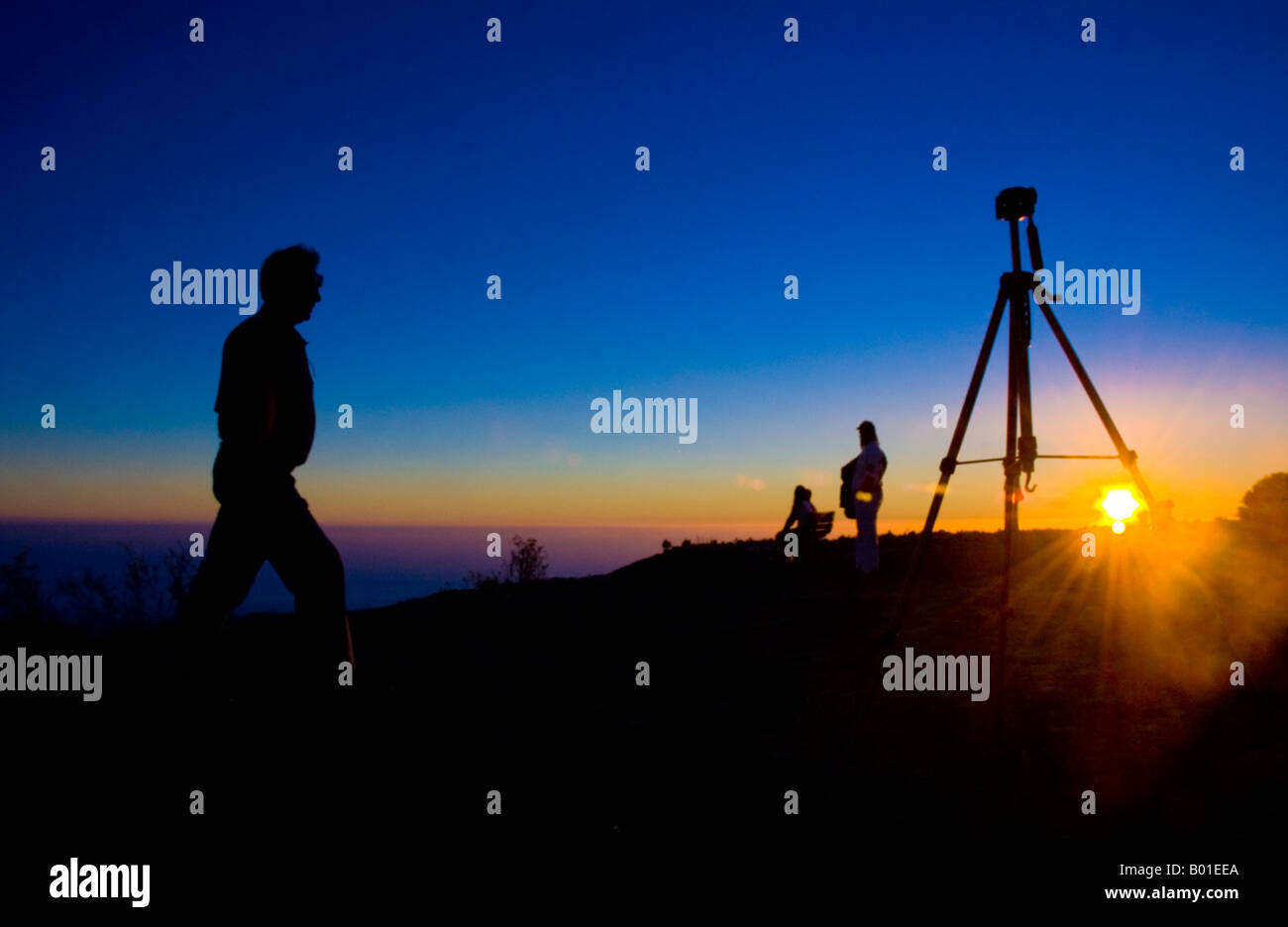 Sunset Tripod - the silhouette of a photo shoot on the beach at sunset ...