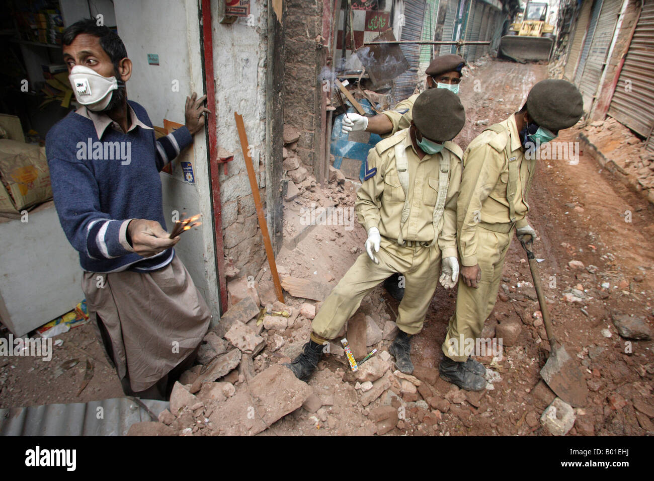 Earthquake recovery hi-res stock photography and images - Alamy