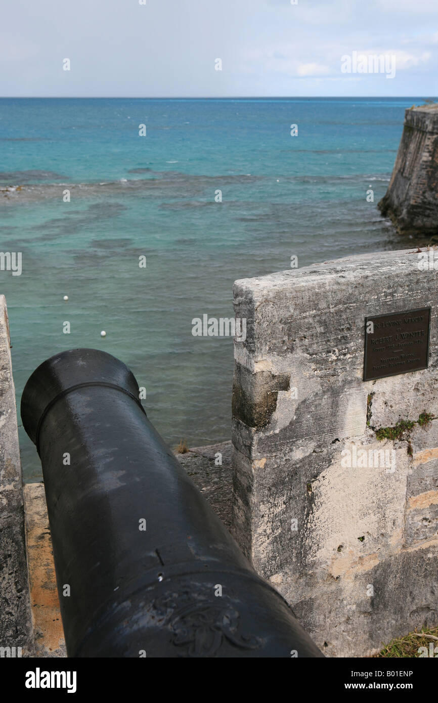 Gun and fortifications at the dockyard Bermuda Stock Photo - Alamy