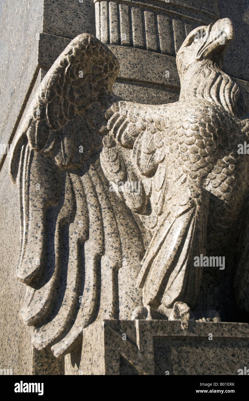 American eagle statue hi-res stock photography and images - Alamy