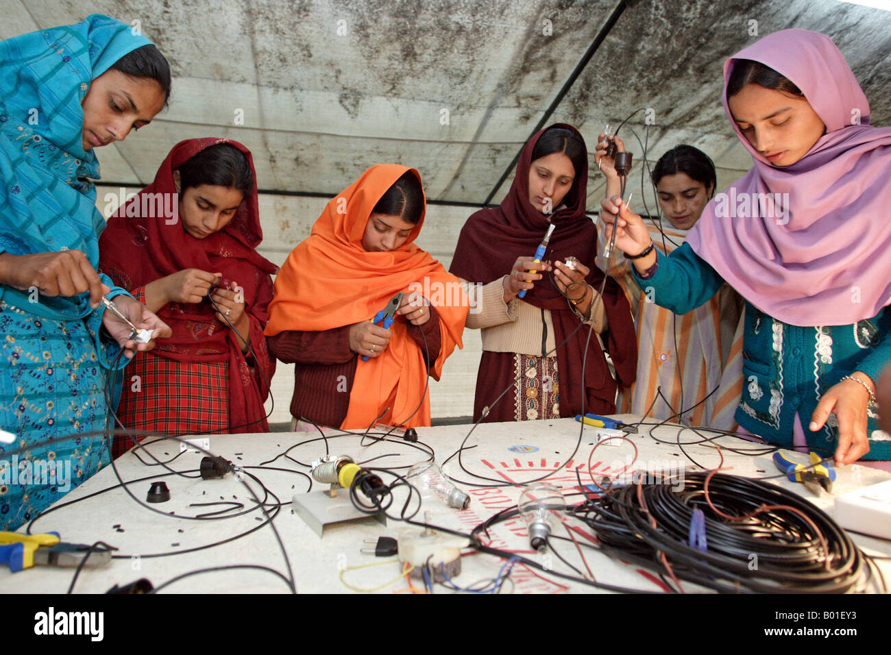 Refugees train pakistan hi-res stock photography and images - Alamy