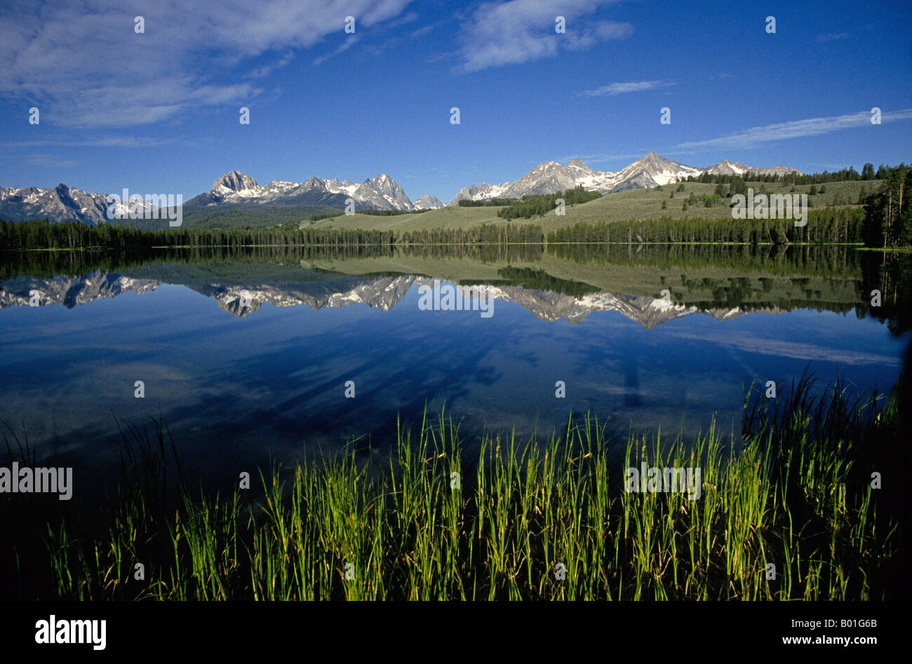 A view of the peaks of Sawtooth Mountains in the Sawtooth Wilderness ...