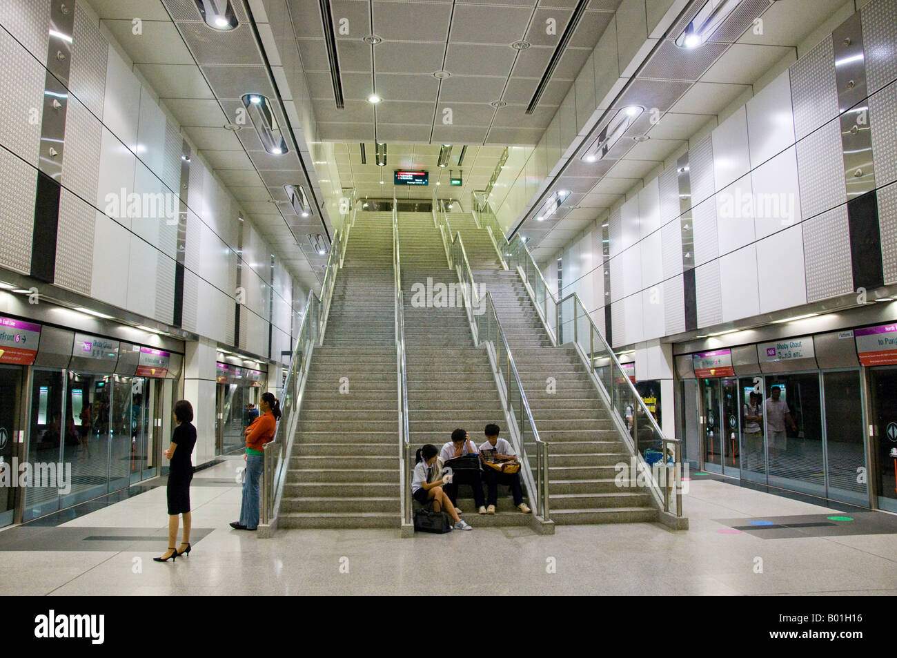 Mrt singapore hi-res stock photography and images - Alamy