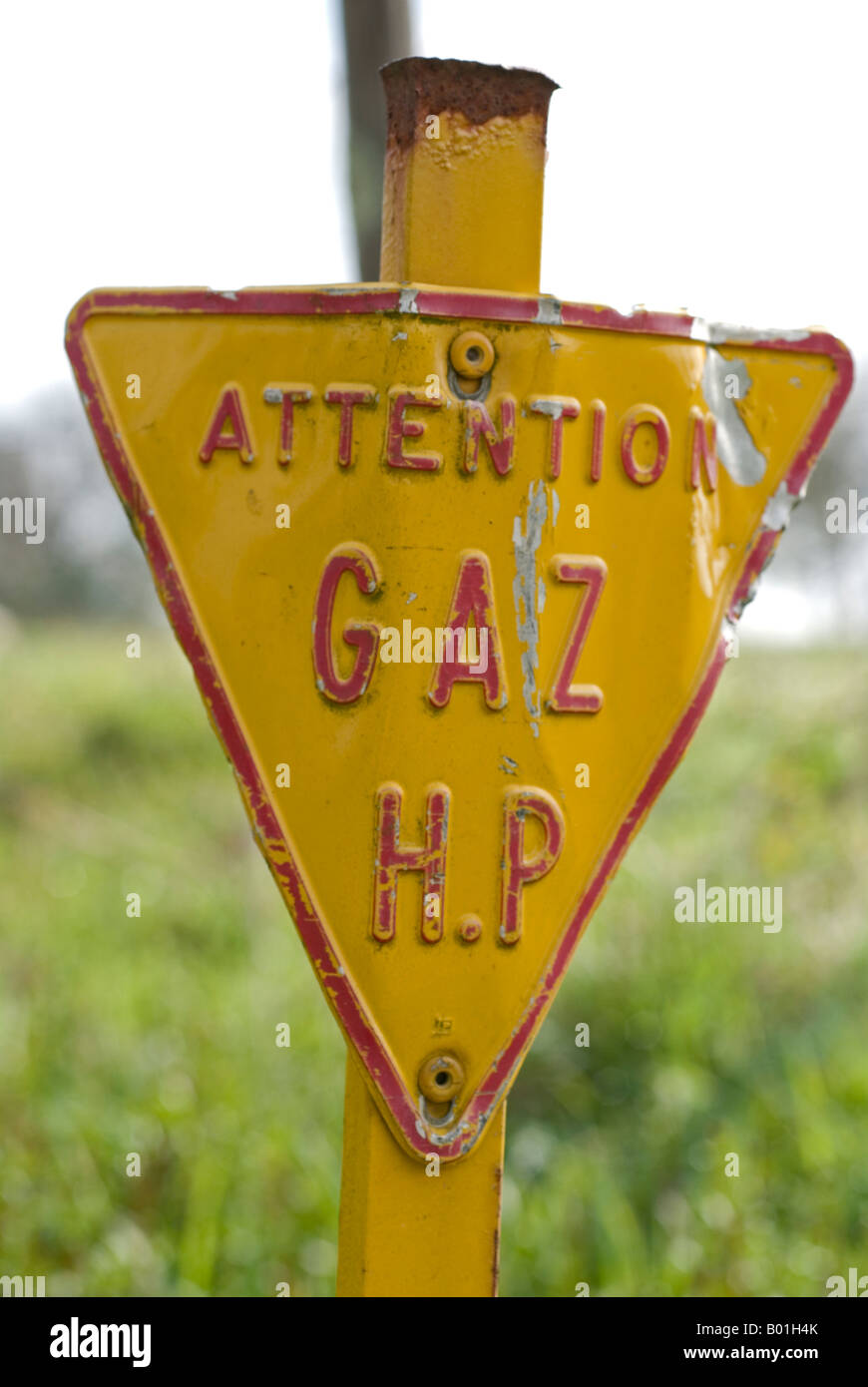 Gas pipe warning sign hi-res stock photography and images - Alamy
