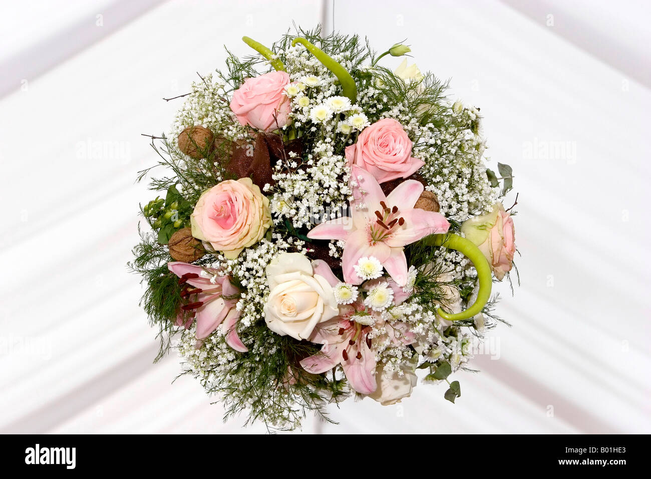 Round wedding bouquet Stock Photo - Alamy