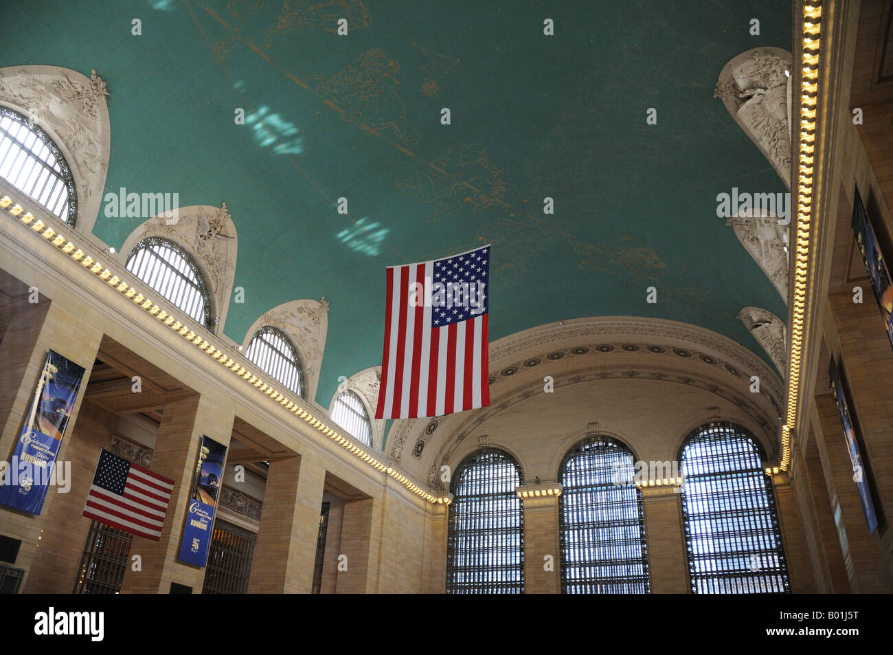 The ceiling of the main room in Manhattan's Grand Central Terminal is ...