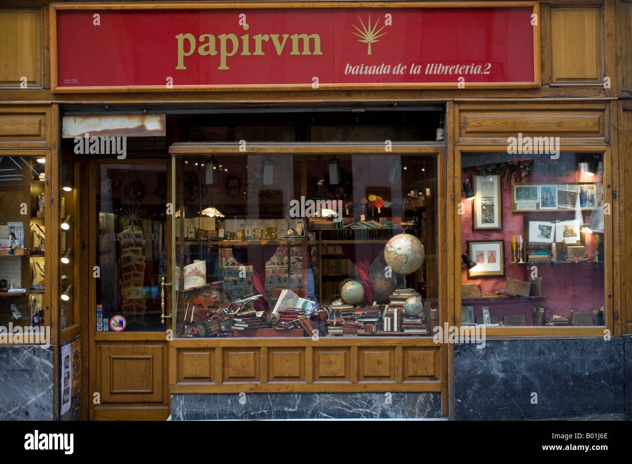 Highstreet book shop hi-res stock photography and images - Alamy