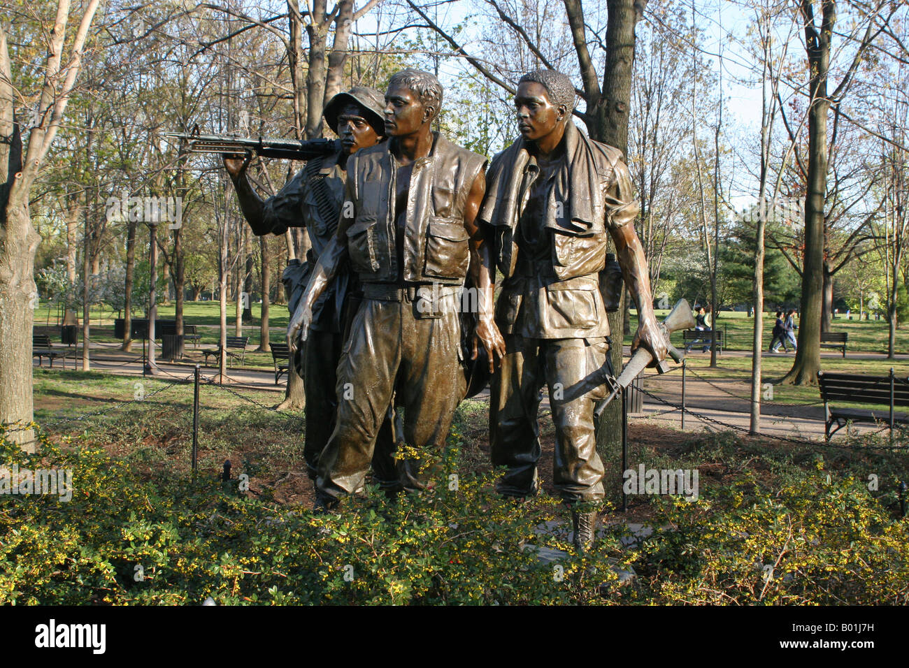 Three servicemen statue hi-res stock photography and images - Alamy