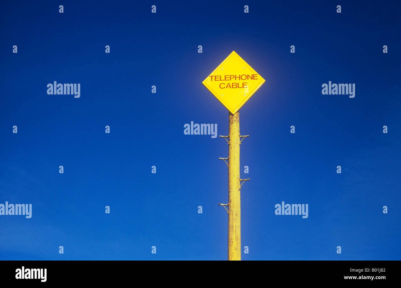 Underground cable warning sign hi-res stock photography and images - Alamy