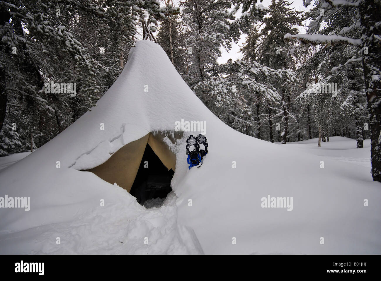 A tepee tent in the snow Stock Photo - Alamy
