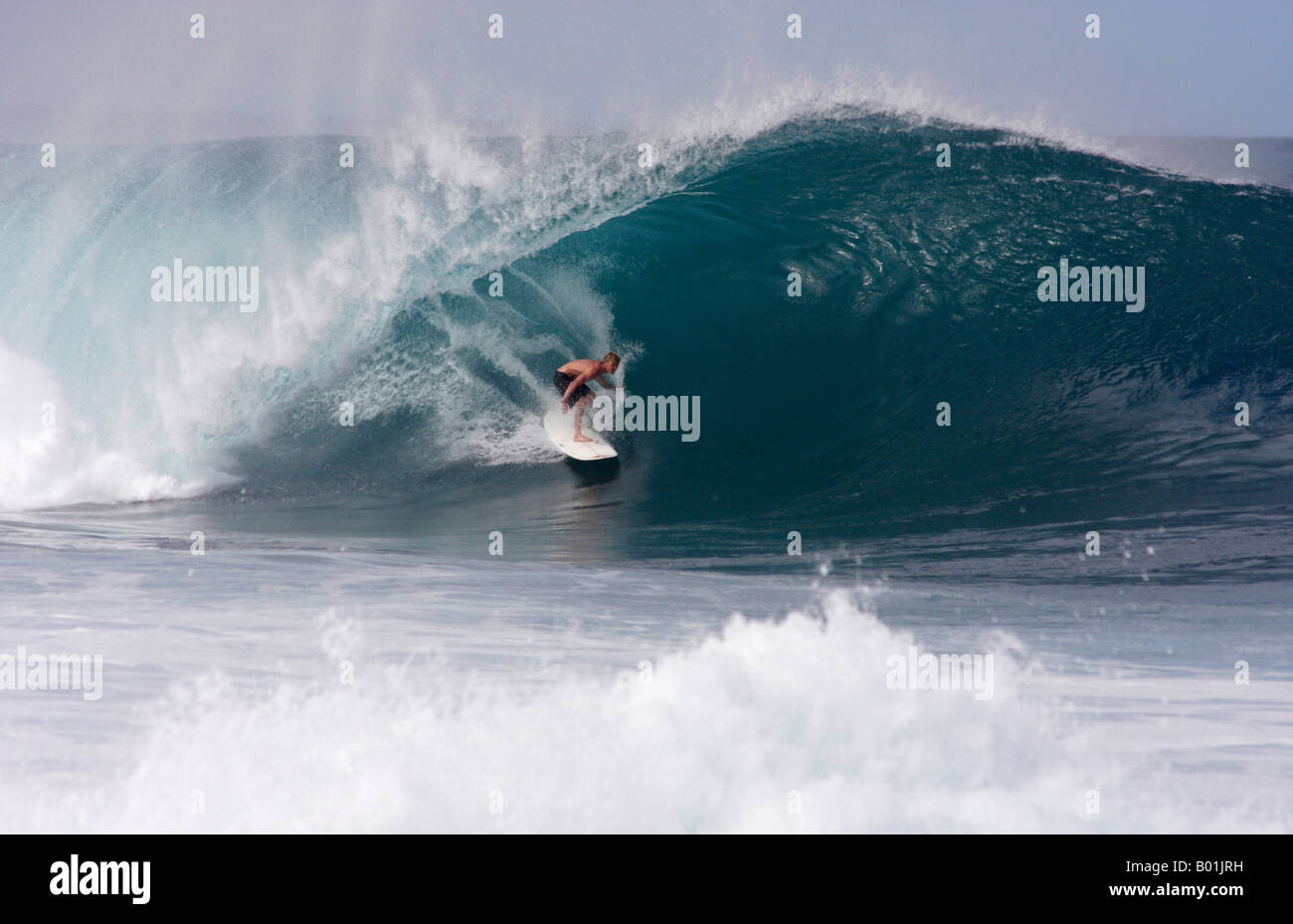 Huge waves crashing on sea hi-res stock photography and images - Alamy