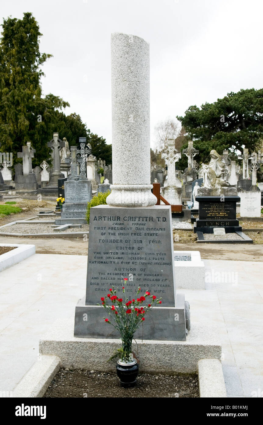 The grave of Arthur Griffith founder of Sinn Fein at Glasnevin Cemetery ...