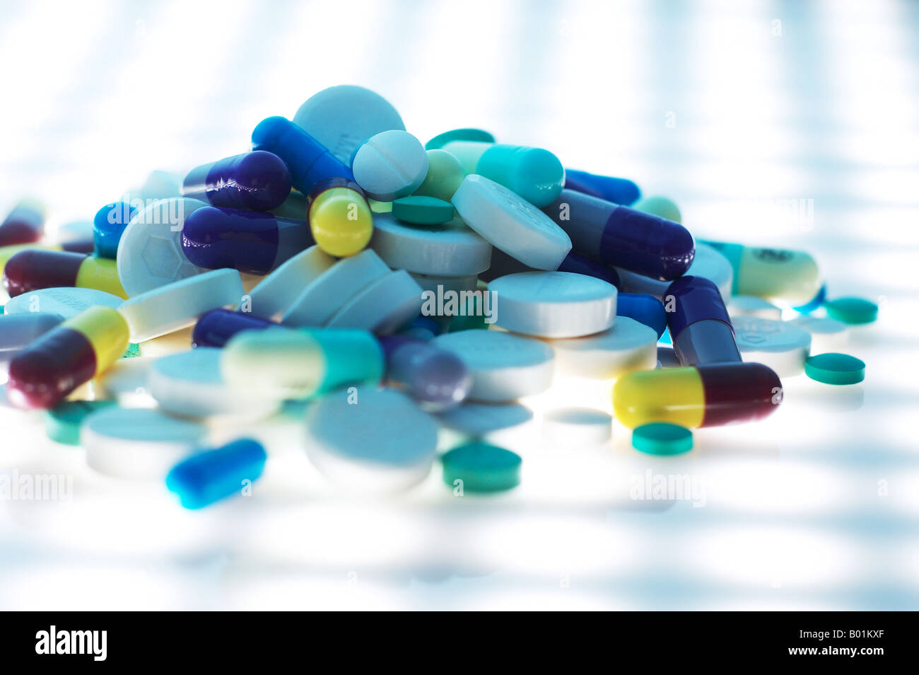 Close up side view of pills and capsules Stock Photo - Alamy