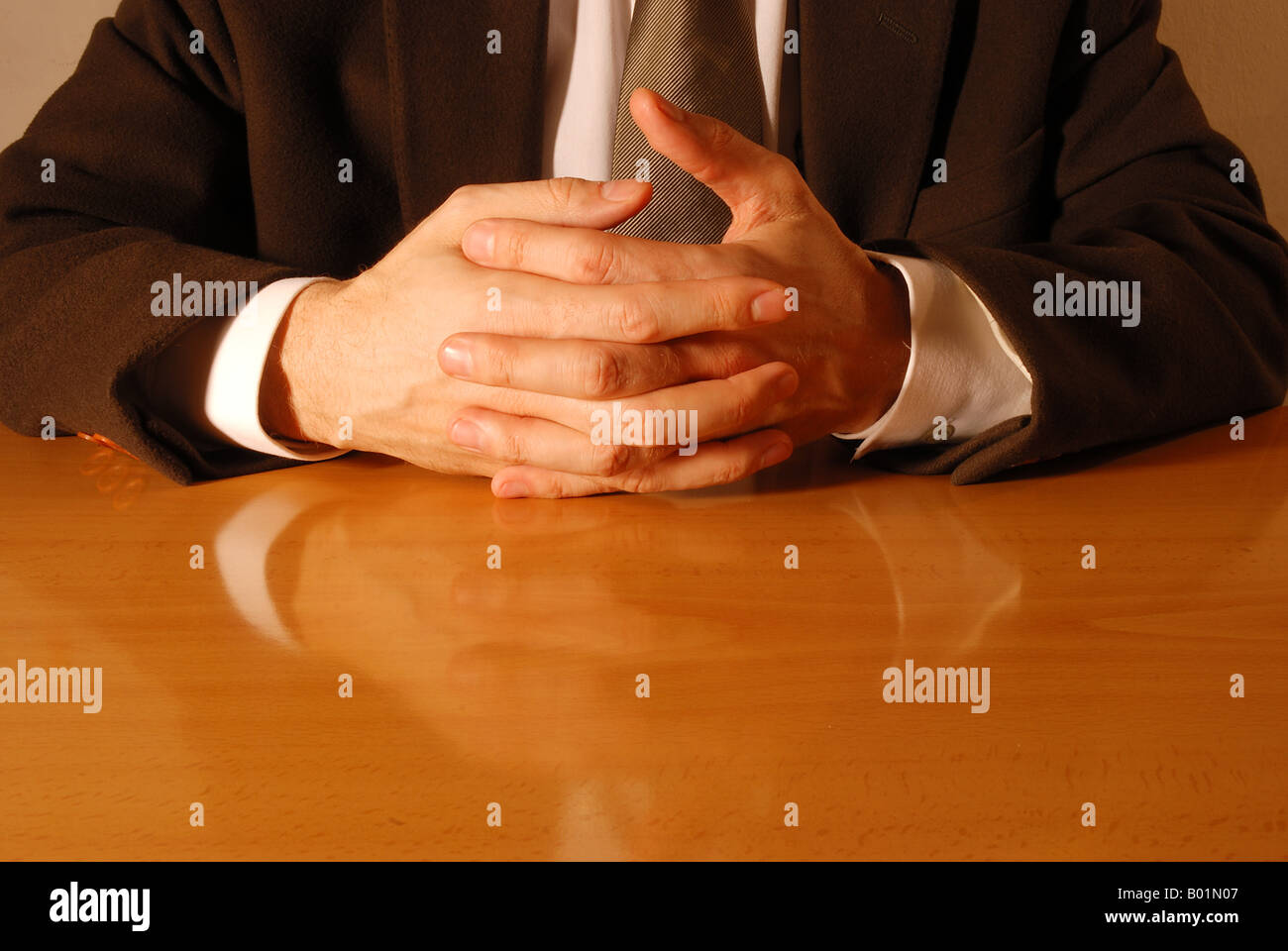 Hand gestures: explaining with interlaced fingers Stock Photo - Alamy