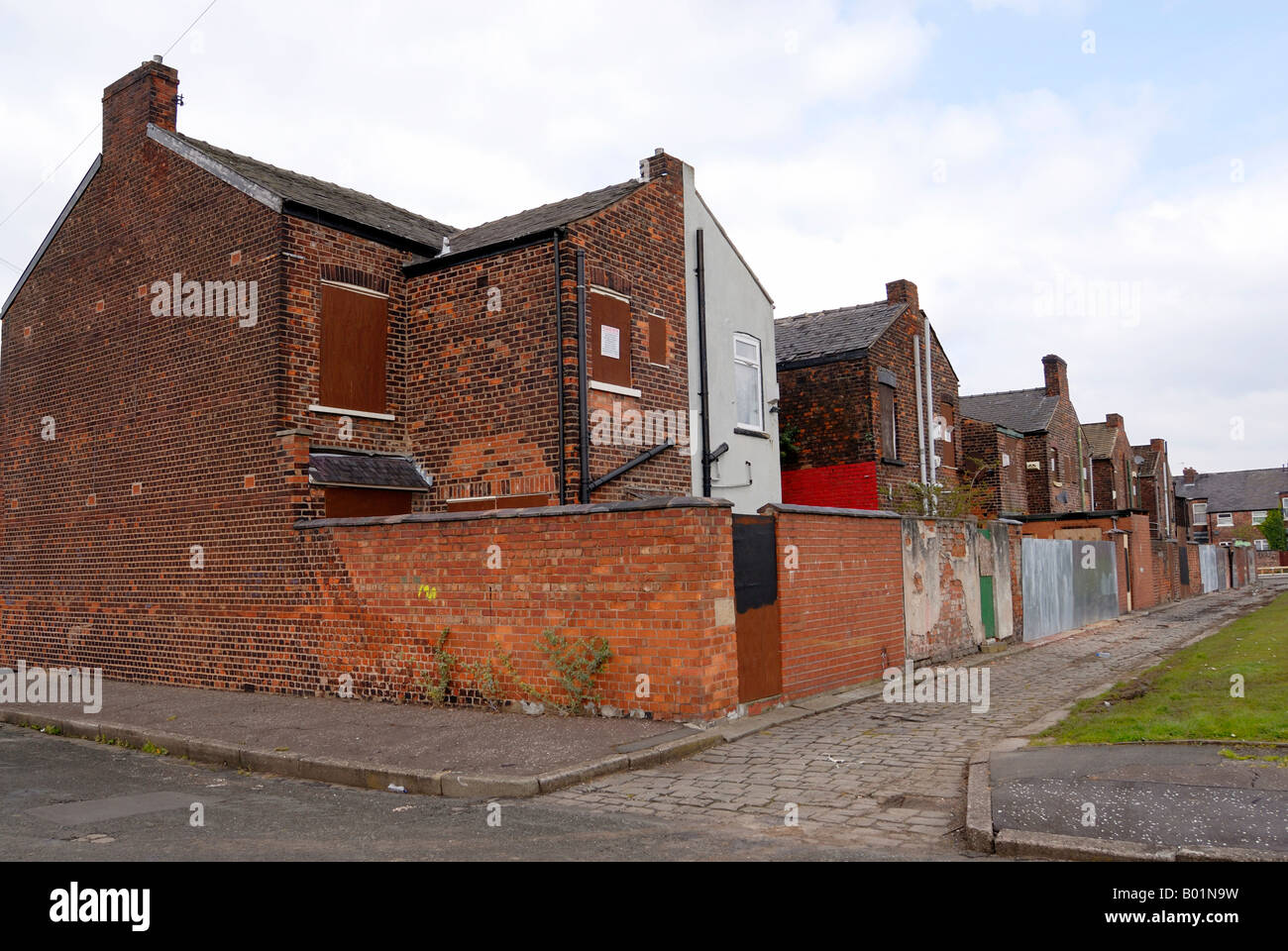Manchester back to back houses hi-res stock photography and images - Alamy