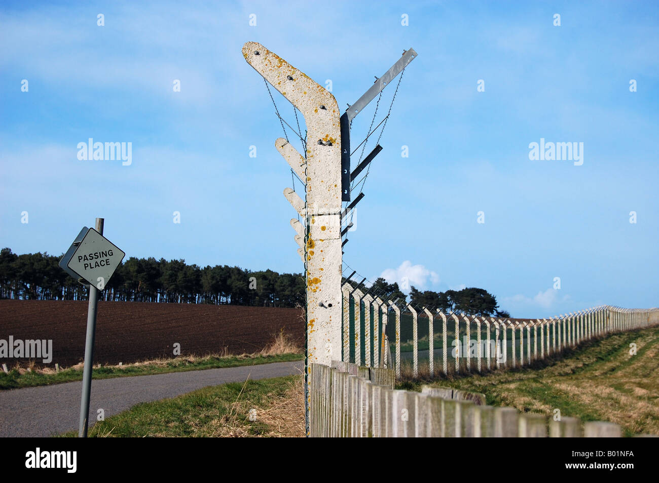 Perimeter fence hi-res stock photography and images - Alamy