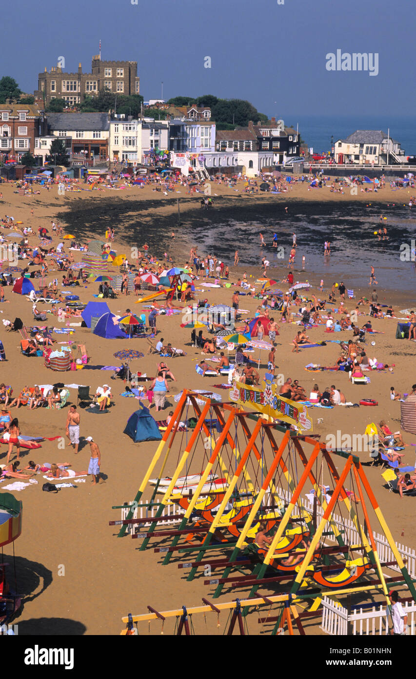 Viking Bay in summer crowded with sunbathers and tourists, Broadstairs ...