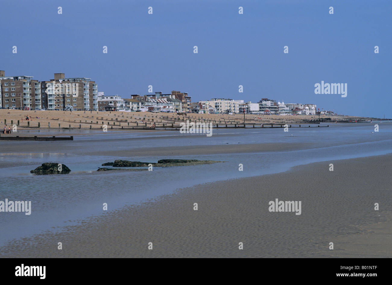 Bexhill beach sand hi-res stock photography and images - Alamy