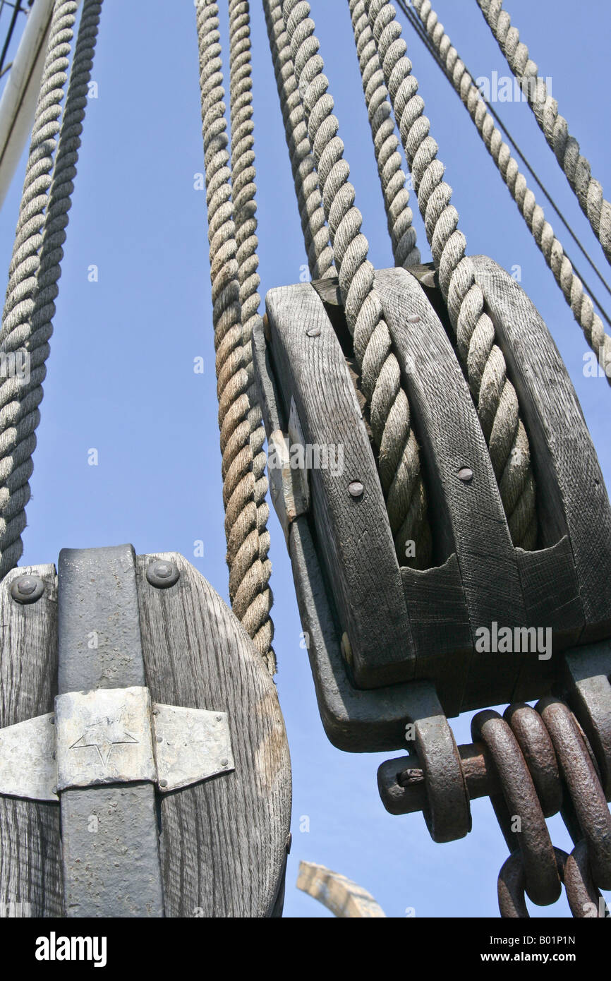 Ship rigging hi-res stock photography and images - Alamy