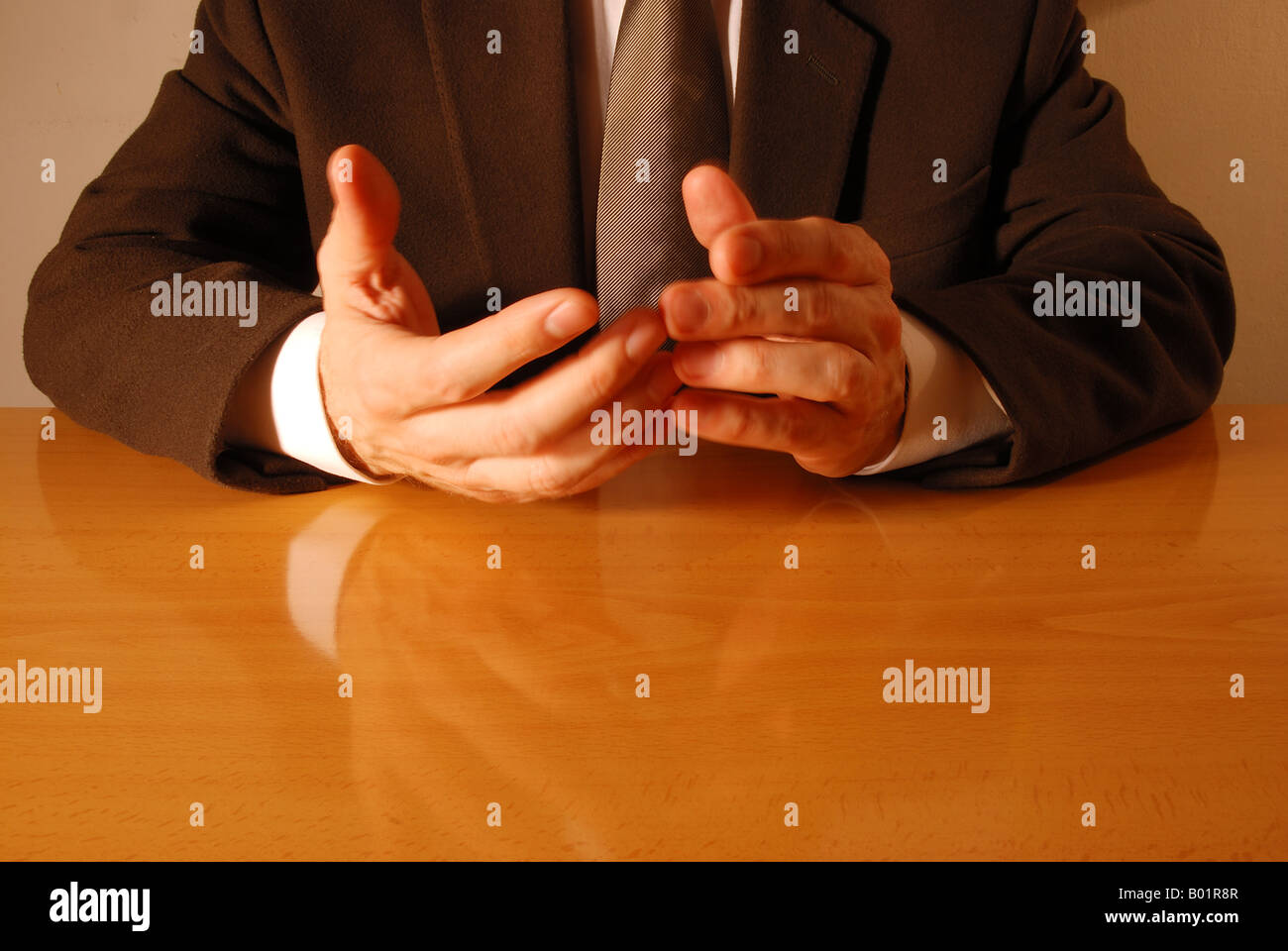 Hand gestures: explaining Stock Photo - Alamy