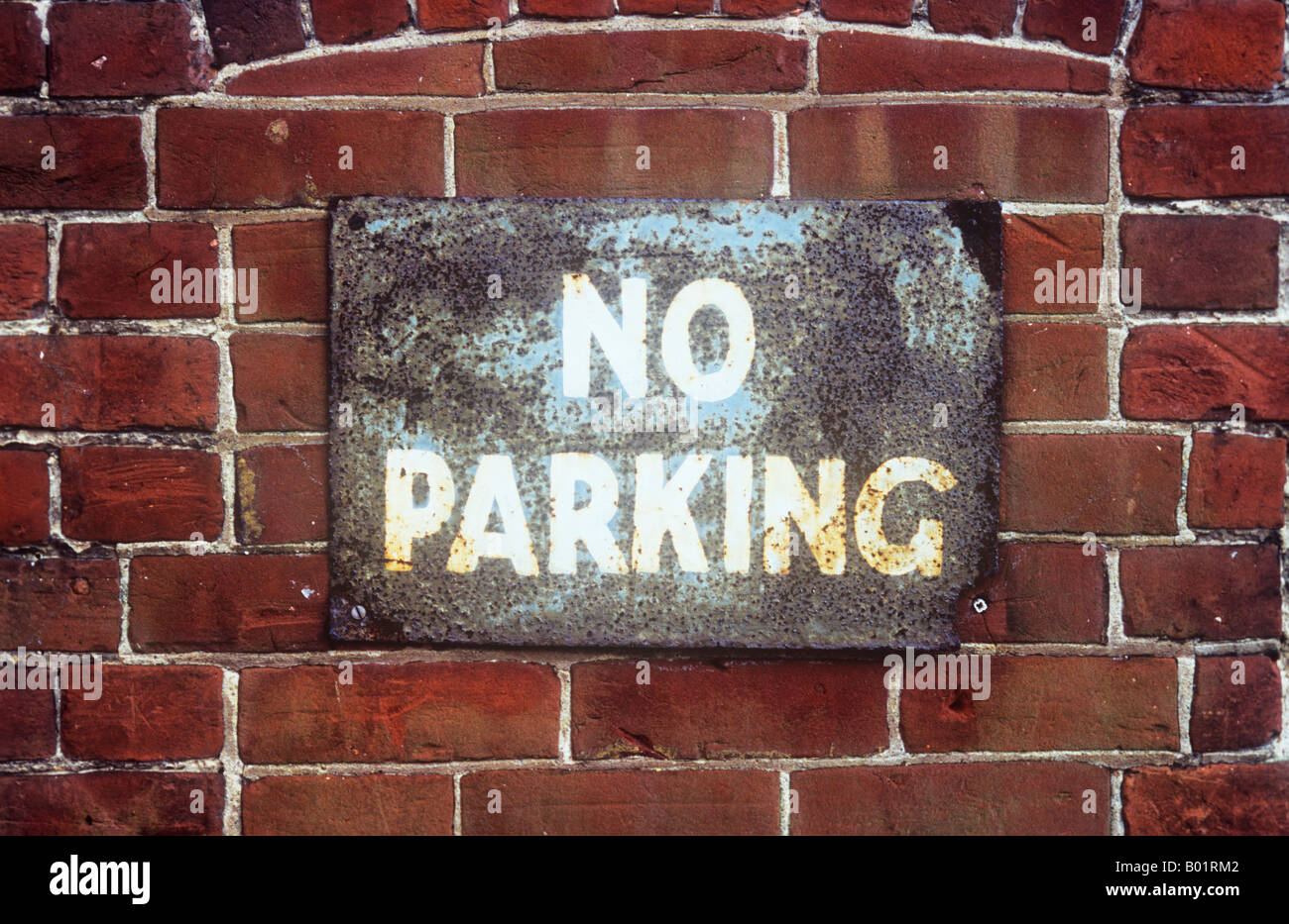 Rusted no parking sign hi-res stock photography and images - Alamy