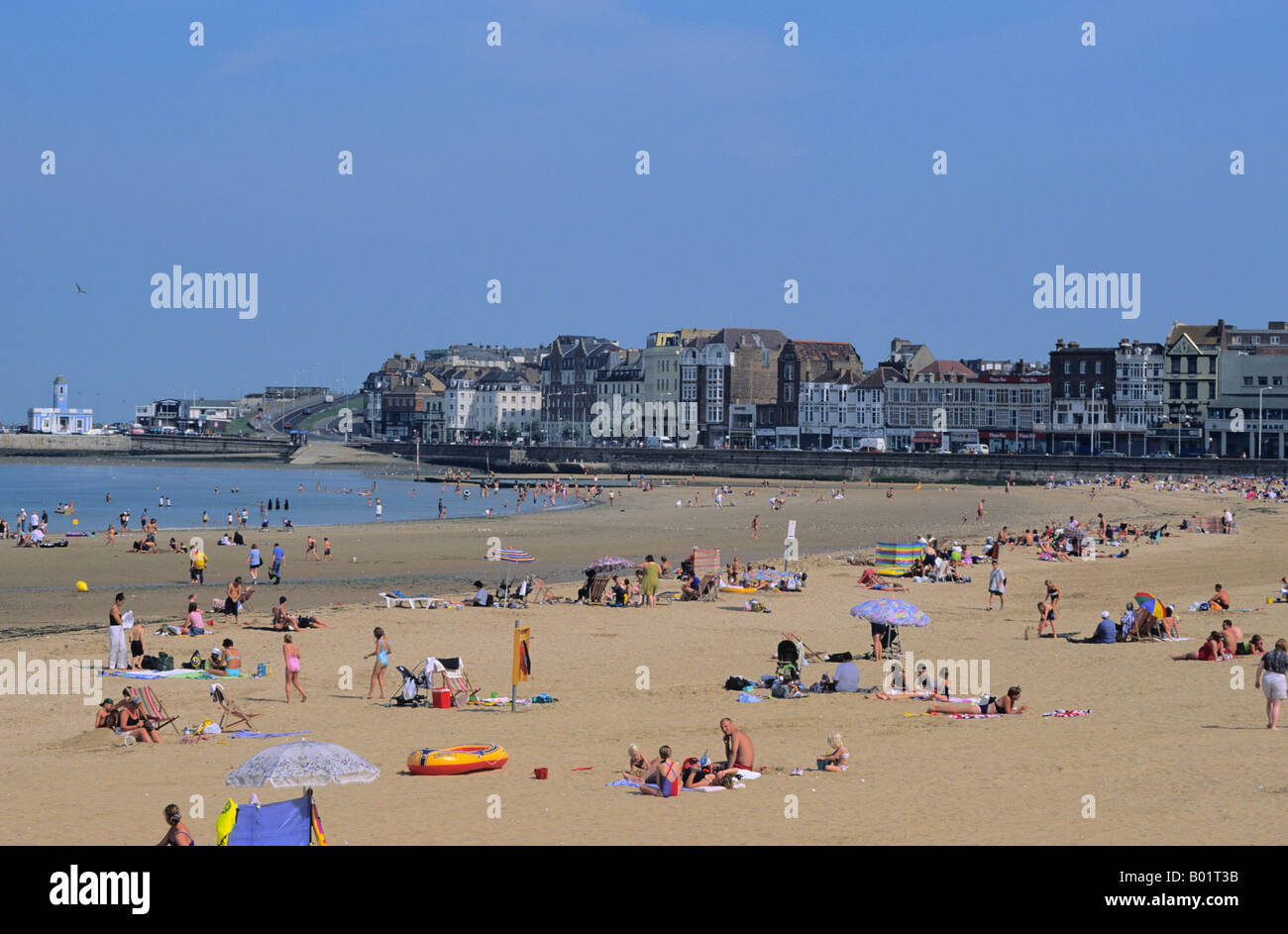 Margate beach summer hi-res stock photography and images - Alamy