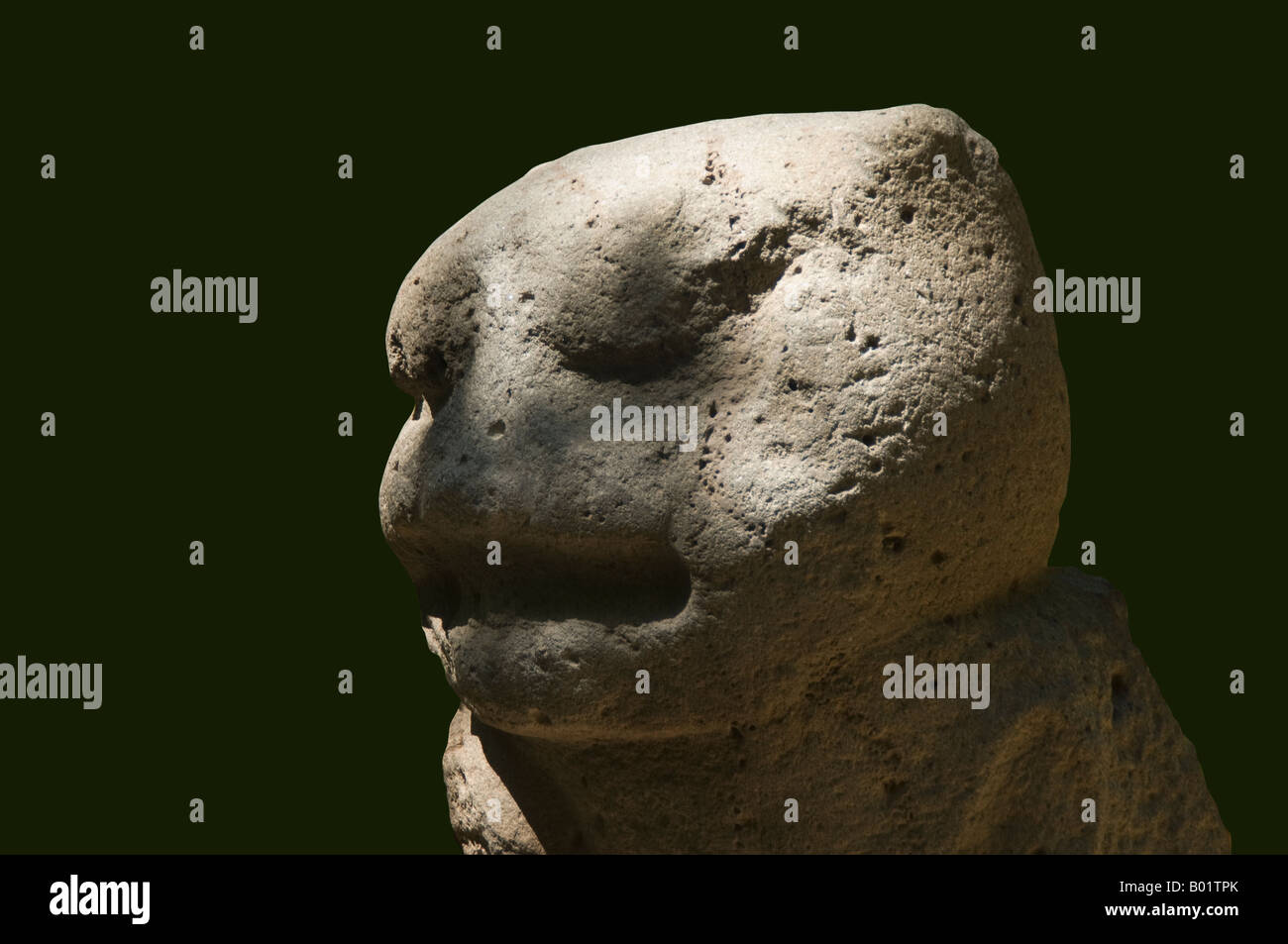Giant stone head hi-res stock photography and images - Alamy