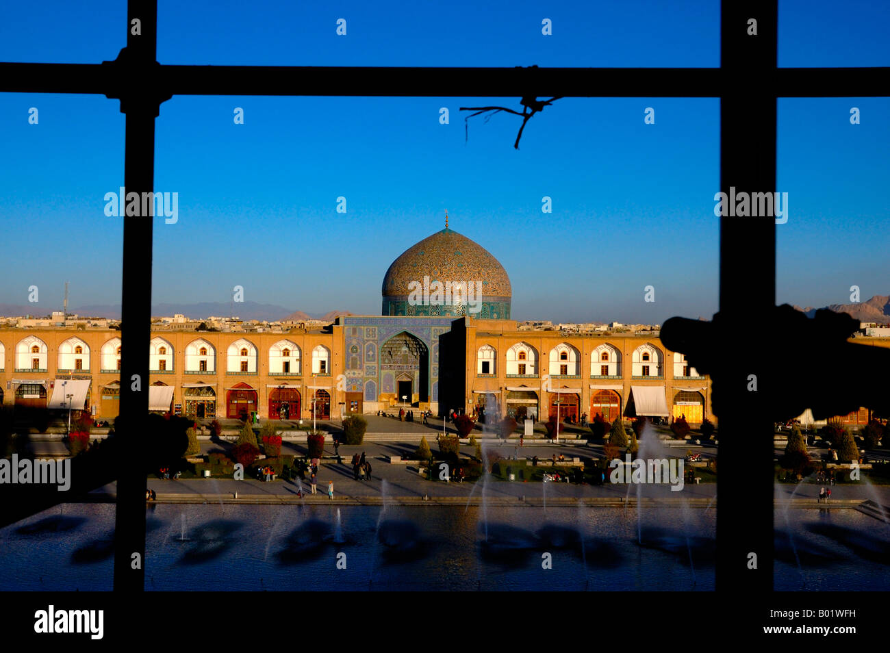 View of Sheikh Lotfollah Mosque in Esfahan, Iran Stock Photo - Alamy