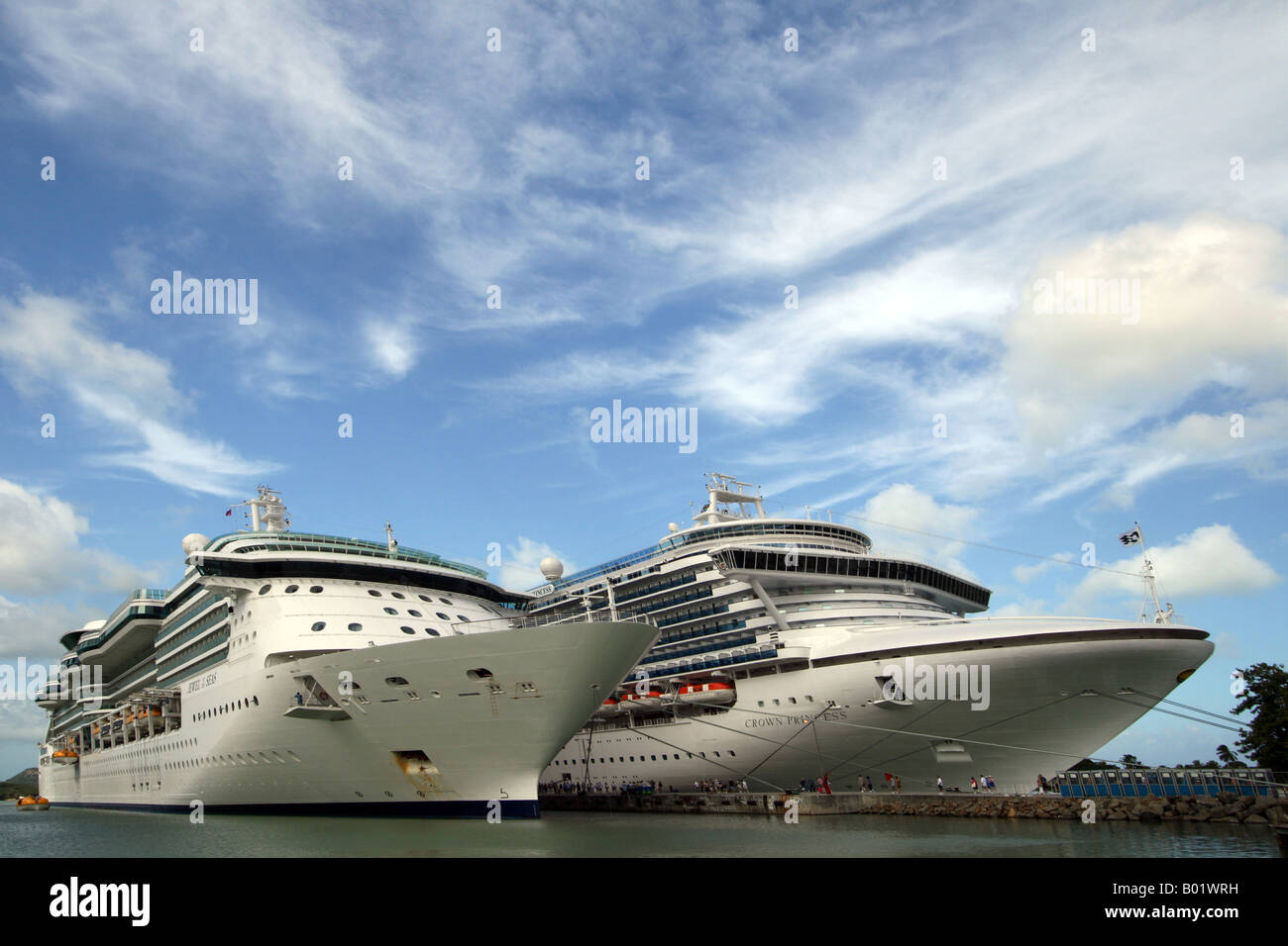 Cruise liners hi-res stock photography and images - Alamy