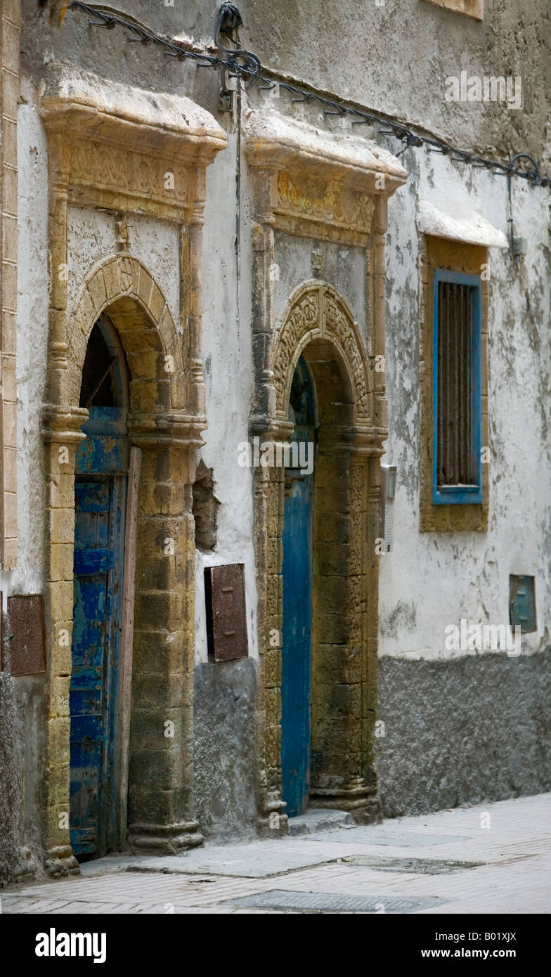 Small alleyway in Essaouira, Morocco Stock Photo - Alamy