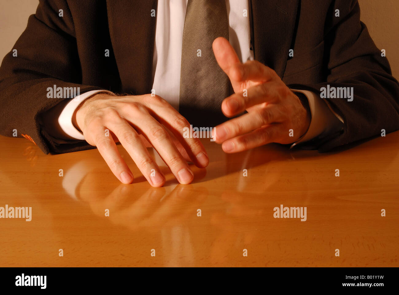 Hand gestures: explaining Stock Photo - Alamy
